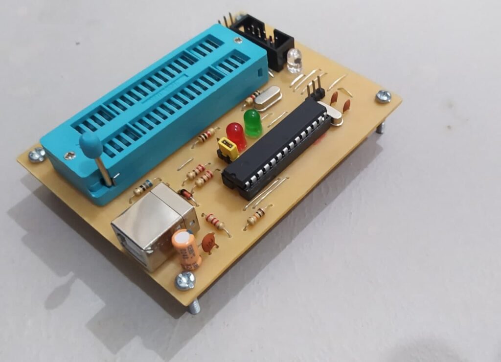 دانلود پروژه پروگرامر AVR به همراه PCB - دانلود PCB